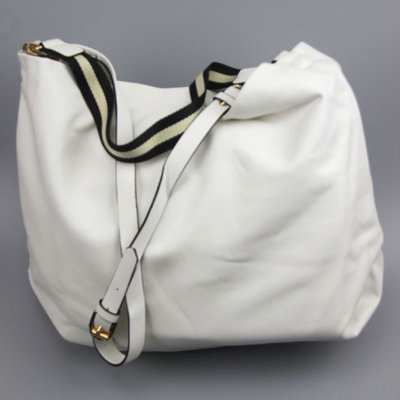 White PU Handbag hongkong Buying Agent Sourcing agent procurement agent