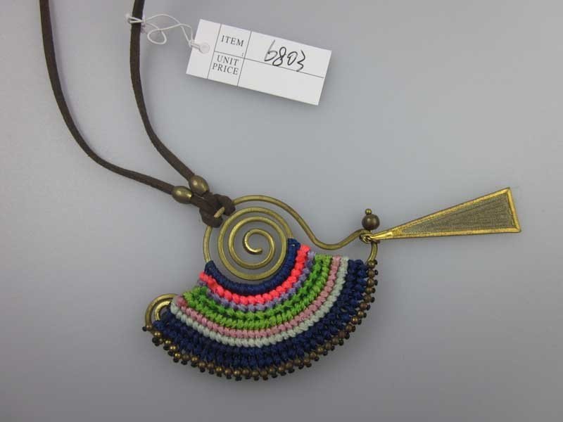 Fashion Jewellery Vintage Genuine Leather Necklace with Antique Brass fan Pendant