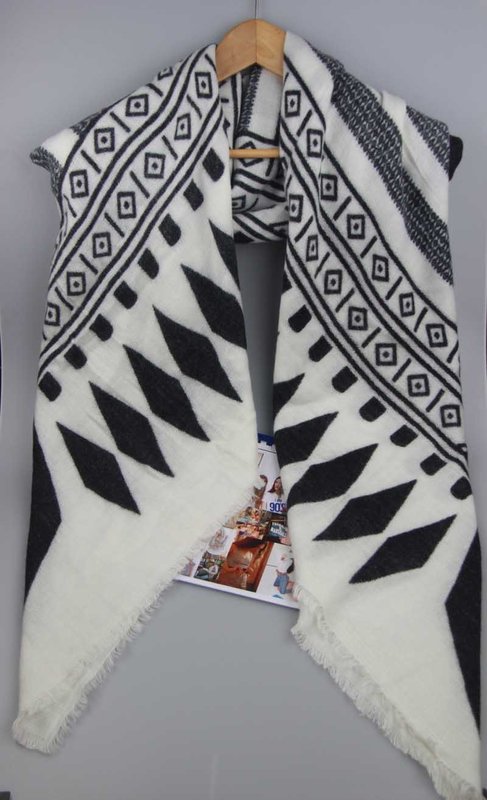 China Sourcing Agent Black White Shawl / Acrylic Scarf Size 140×140cm