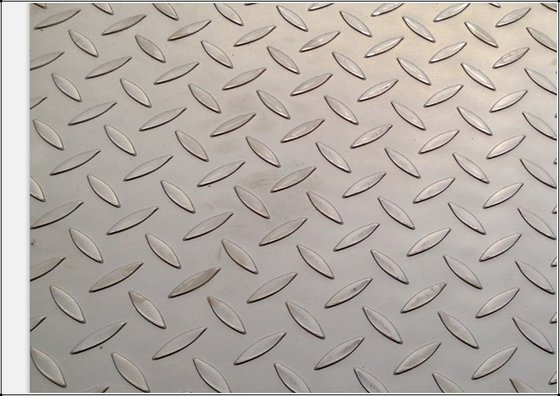 ASTM A36 Hot Rolled Tread Plate Steel , 5.5mm Thick Decoration Chequered Steel Plate