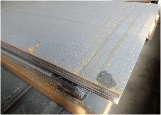 Hot Rolled Anti Slip SS400 Carbon Checkered Steel Plate with 1.8mm - 12mm Thickness