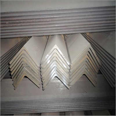 JIS  SS400 Equal Angle Mild Steel Angle Bar with Hot Rolled Craft