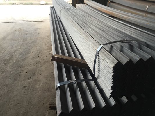 60*5 Equal Angle Bar For Building / Engineering Structure EN S235JR S355JR