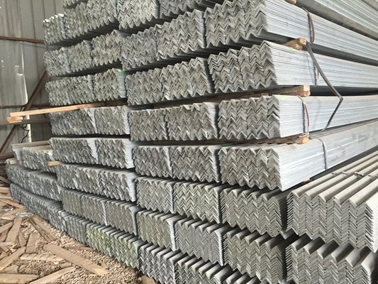 Customized Mild Steel Angle Iron JIS SS400 SS490 with 6m / 9m / 12m Length 90 Degree Angle for construction material