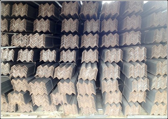 Q235B Hot Rolled Steel Angle with Paint Coating Surface Treatment 40 * 4MM Size