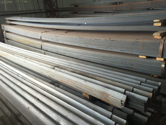 Q235B Q345B Hot Rolled Steel Angle with Paint Coating Surface Treatment 50 * 5MM Size