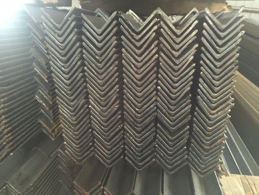 Q235B Q345B Hot Rolled Steel Angle with Paint Coating Surface Treatment 50 * 5MM Size