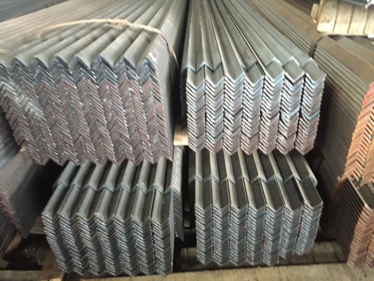 ST37 ST52 Structural Beam Mild Steel Angle Bar in size 40*4 with Paint Coating Surface treatment