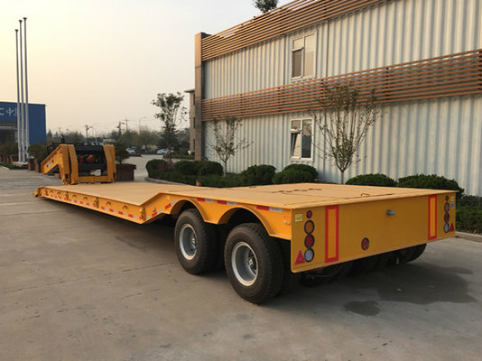 40 Tons Front Loading Low Bed Trailer , 2 Axle Lowboy Semi Trailer Large Capacity