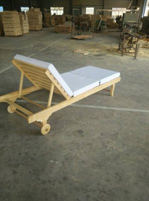 China LFurniture Wooden Lying Bed beside Swiming Pool-1