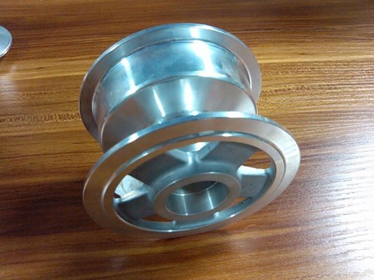 Modificado para requisitos particulares a presión el torno del CNC de la fundición que da vuelta al polaco de la rueda del acero inoxidable