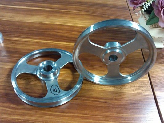 La precisión niquelada dio vuelta a las partes de CNC de la fabricación de metal que molía y que daba vuelta, perforando