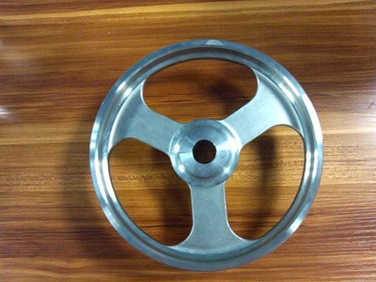 El cinc, precisión que trabajaba a máquina niquelada del CNC dio vuelta a piezas y las piezas del sellado