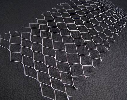 Expanded diamond metal lath for stucco using or plastering