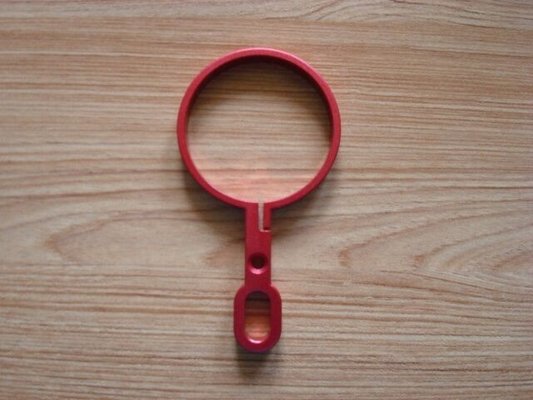Las piezas trabajadas a máquina precisión, rojo anodizaron los componentes de aluminio para la máquina de pulir