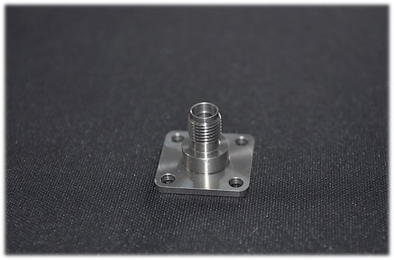 Piezas de aluminio del CNC del conector del RF con la superficie de seda/trabajar a máquina aeroespacial del CNC
