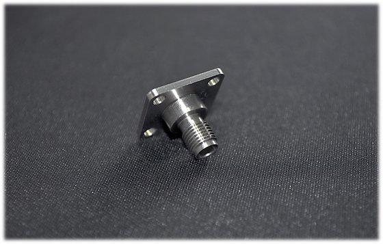 Piezas de aluminio del CNC del conector del RF con la superficie de seda/trabajar a máquina aeroespacial del CNC