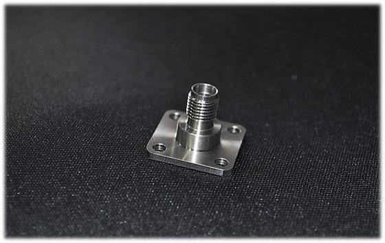 Piezas de aluminio del CNC del conector del RF con la superficie de seda/trabajar a máquina aeroespacial del CNC