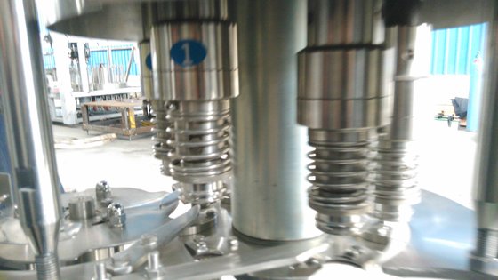6000BPH Bottle Automatic Capping Sealing Machines For PET Bottle Or Glass Bottle