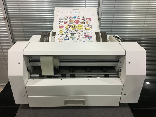 Sheet to Sheet Vinyl Label Die Cutting machine , Label Sticker Cutting Machine VCT - LCS