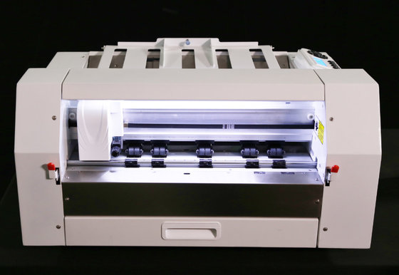 Sheet To Sheet Digital Die Cutting Machine , Automatic Feeding Die Cut Sticker Machine