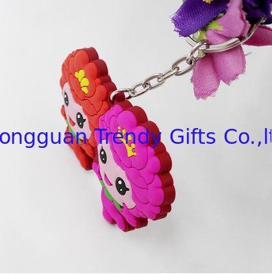 Custom 2d Cartoon King Queen PVC Keychain Key Holder For Wedding Souvenir Gifts supplier