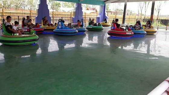 Colorful space ship inflatable bumper car fiberglass bumper car kids electric car outdoor UFO bumper car for sale