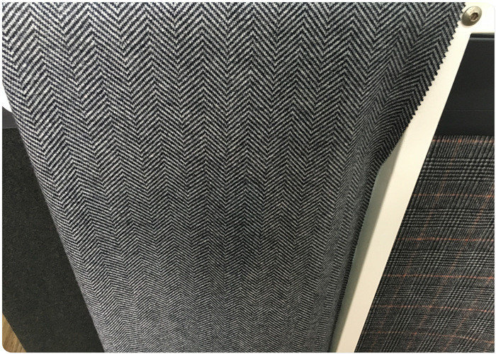650 G / M Herringbone Stretch Wool Fabric Knitted Black And White 45 W