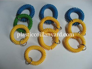 China Yellow blue coil key chain stretch spiral wrist keychain split ring from China factory supplier