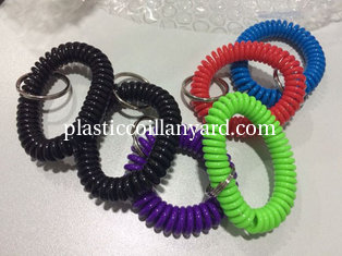 China Wholesales coil key ring stretchable spiral wrist coil key chains plastic spring hand ring supplier