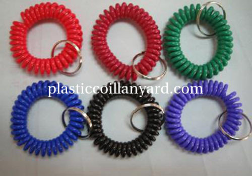 Custom coil size 2.5mm line cord plastic colorful spiral wrist band coil chain w/key ring supplier