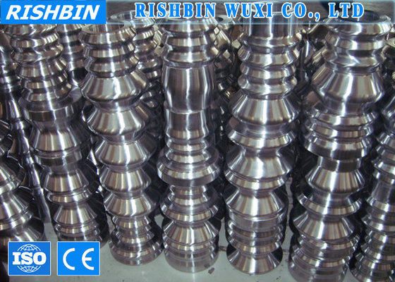 7,5 quilowatts do rolo de aço do painel do telhado da guarnição do beirado da cor que forma a transmissão Chain da máquina
