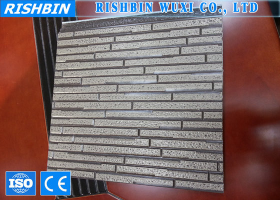 Linha de produção do painel de sanduíche de lãs minerais de folhas de metal com auto empilhador