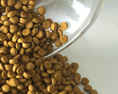 China 200 ℃ Heat Color Rubber Masterbatch For Fiber , Yellow Brown Pigment supplier