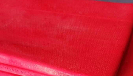 Fluorescence Red Color Rubber Masterbatch For  Suitcase Material , Sport Facility supplier