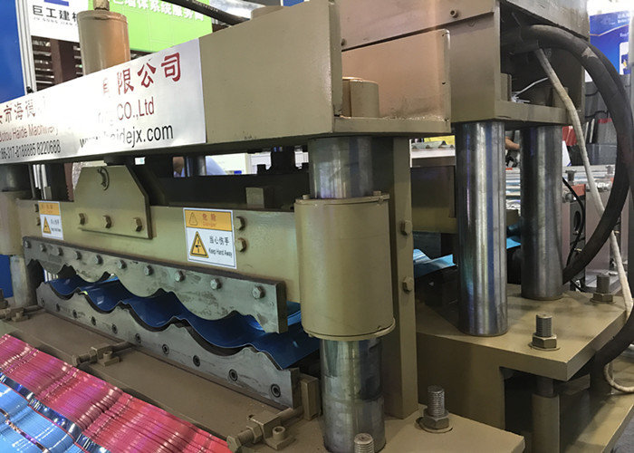 Thickness 0.4-0.8MM Glazed Tile Roll Forming Machine For Gear Transmission