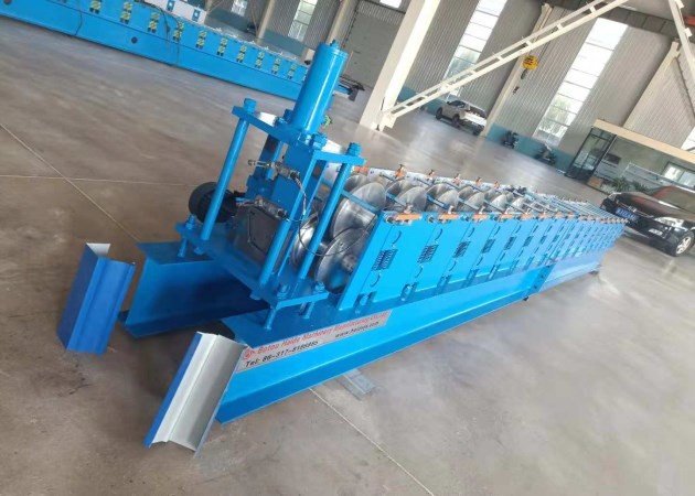 Hydraulic Mold Cutting Gutter Roll Forming Machinery Main Power 4KW