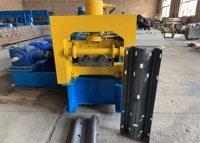 Professional Guardrail Roll Forming Machine With 45# Steel And 380v Voltage