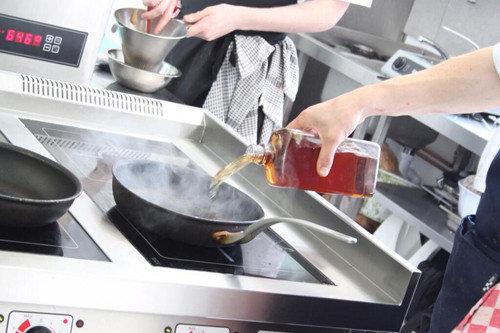 Kitchen Equipment Commercial Electromagnetic 1800W (220V)Induction Cooktop Countertop Burner Cooker with Digital LCD