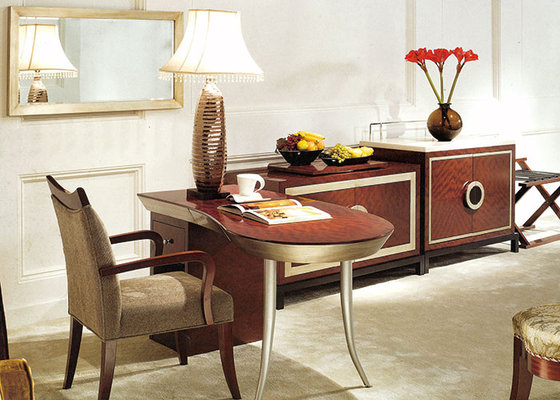 OEM Holiday Hotel Traditional Bedroom Furniture With Mahogany Finishing