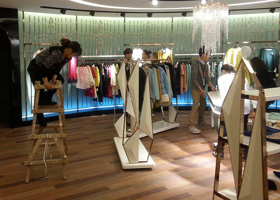 Non - Toxic Clothing Store EX Shop Display Furniture White Color ISO9000