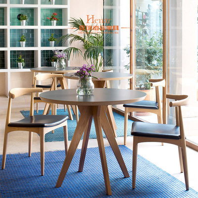 Natural Painting Round Modern Dining Room Tables Plywood Top Solid Wood Base