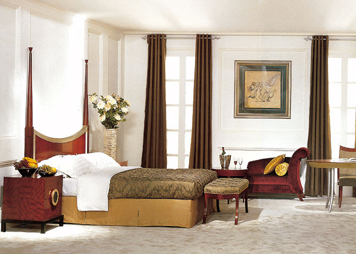 OEM Holiday Hotel Traditional Bedroom Furniture With Mahogany Finishing