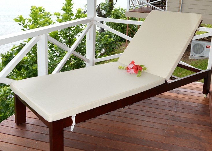 Outdoor Wooden Lounge Chair Leisure Sun Lounger Environmentally Friendly Lacquer