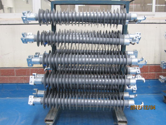 245KV zusammengesetzte Linie Posten-Isolator mit Klammer und niedriges populäres Produkt in Europa