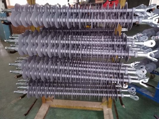 Les isolateurs composés de silicone à C.A. 132KV210kN avec le gris jette la norme du CEI