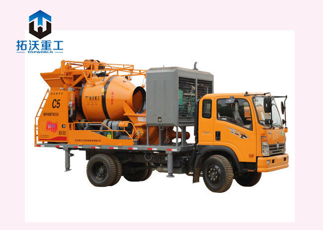 Diesel Concrete Mixer Pump Truck , Concrete Pumping Machine 66KW Diesel Power