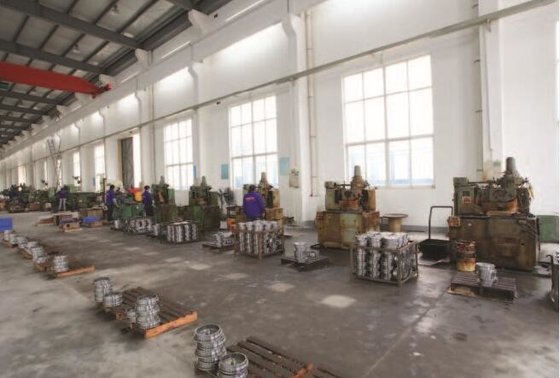 China Easy Operated 2000kg Construction Hoist Elevator Industrial Material and Passenger supplier
