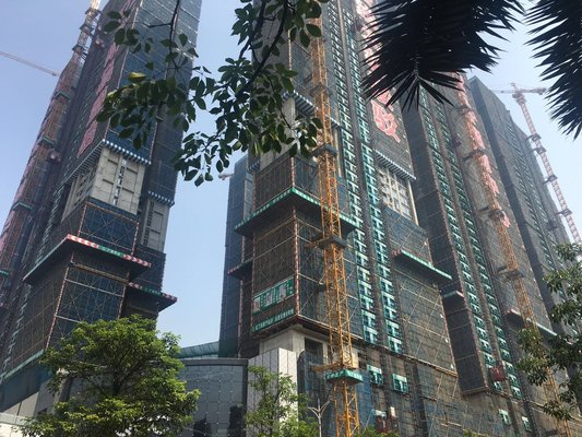 China Certificated Double Hoist Construction Hoist Elevator C Gate for 20 / 10 / 30 Passenger supplier