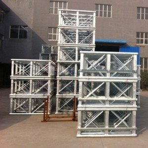 China 2.7 Ton 2700kg Construction Material Lifting Hoist for Man and Building Materials supplier